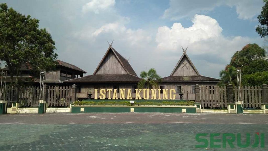 Mengenal Istana Kuning di Kabupaten Kotawaringin Barat — SERUJI